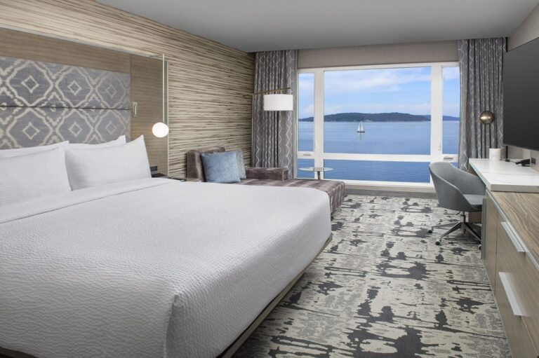 Rooms & Suites | Silver Cloud Hotel Tacoma at Point Ruston Waterfront